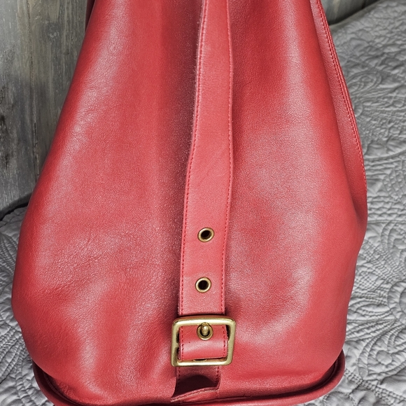 Coach | Bags | Rare 9s Vintage Coach Red Large Bixby Sling Bag 9929 ...